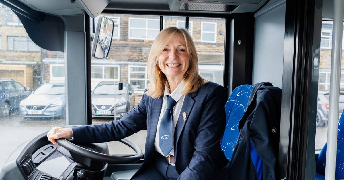 Mayor launches new Bradford circular bus service